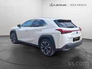 White Lexus UX 2021 in Riga, with an engine capacity of 2.00 L and mileage of 128 thousand km for 19900 €, photo 5 on AUTOMOTO.COM.LV