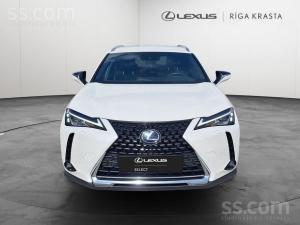 White Lexus UX 2021 in Riga, with an engine capacity of 2.00 L and mileage of 128 thousand km for 19900 €, photo 6 on AUTOMOTO.COM.LV