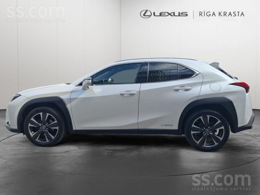 White Lexus UX 2021 in Riga, with an engine capacity of 2.00 L and mileage of 128 thousand km for 19900 €, photo 8 on AUTOMOTO.COM.LV