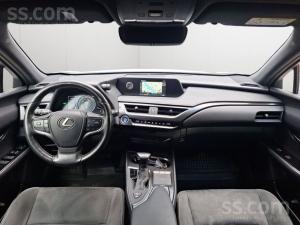 White Lexus UX 2021 in Riga, with an engine capacity of 2.00 L and mileage of 128 thousand km for 19900 €, photo 10 on AUTOMOTO.COM.LV