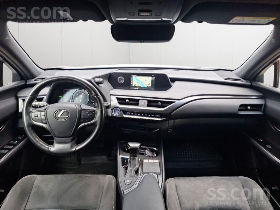 White Lexus UX 2021 in Riga, with an engine capacity of 2.00 L and mileage of 128 thousand km for 19900 €, photo 10 on AUTOMOTO.COM.LV