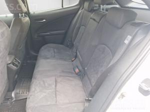 White Lexus UX 2021 in Riga, with an engine capacity of 2.00 L and mileage of 128 thousand km for 19900 €, photo 12 on AUTOMOTO.COM.LV