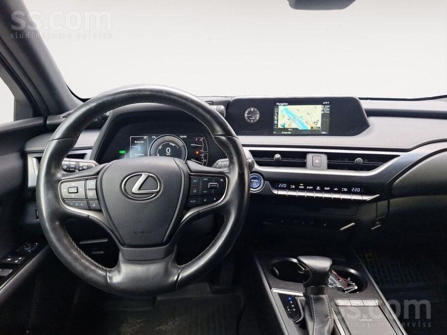 White Lexus UX 2021 in Riga, with an engine capacity of 2.00 L and mileage of 128 thousand km for 19900 €, photo 15 on AUTOMOTO.COM.LV