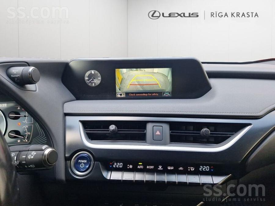 White Lexus UX 2021 in Riga, with an engine capacity of 2.00 L and mileage of 128 thousand km for 19900 €, photo 19 on AUTOMOTO.COM.LV