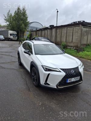 White Lexus UX 2021 in Riga, with an engine capacity of 2.00 L and mileage of 56 thousand km for 26990 €, photo 3 on AUTOMOTO.COM.LV