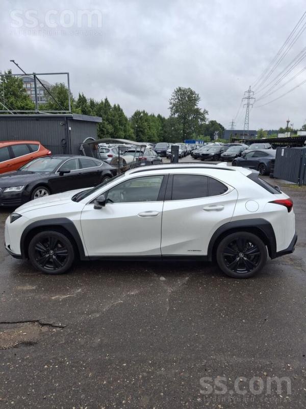 Balts Lexus UX 2021 Rīga, ar dzinēja tilpumu 2.00 L un nobraukumu 56 tūkst. km par 26990 €, foto 5 vietnē AUTOMOTO.COM.LV