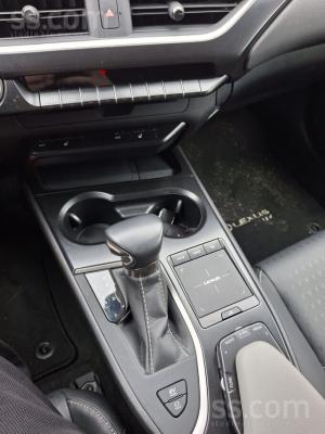 White Lexus UX 2021 in Riga, with an engine capacity of 2.00 L and mileage of 56 thousand km for 26990 €, photo 13 on AUTOMOTO.COM.LV
