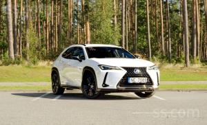 White Lexus UX 2021 in Riga, with an engine capacity of 2.00 L and mileage of 56 thousand km for 25590 €, photo 3 on AUTOMOTO.COM.LV