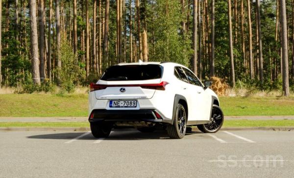 Balts Lexus UX 2021 Rīga, ar dzinēja tilpumu 2.00 L un nobraukumu 56 tūkst. km par 25590 €, foto 7 vietnē AUTOMOTO.COM.LV