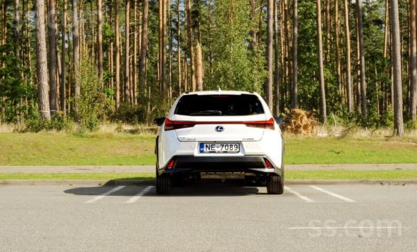 Balts Lexus UX 2021 Rīga, ar dzinēja tilpumu 2.00 L un nobraukumu 56 tūkst. km par 25590 €, foto 8 vietnē AUTOMOTO.COM.LV