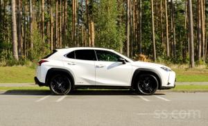 White Lexus UX 2021 in Riga, with an engine capacity of 2.00 L and mileage of 56 thousand km for 25590 €, photo 10 on AUTOMOTO.COM.LV