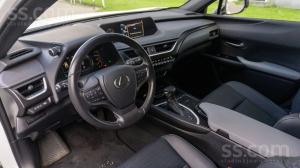 White Lexus UX 2021 in Riga, with an engine capacity of 2.00 L and mileage of 56 thousand km for 25590 €, photo 11 on AUTOMOTO.COM.LV