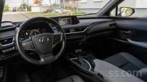 White Lexus UX 2021 in Riga, with an engine capacity of 2.00 L and mileage of 56 thousand km for 25590 €, photo 13 on AUTOMOTO.COM.LV
