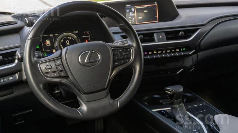 White Lexus UX 2021 in Riga, with an engine capacity of 2.00 L and mileage of 56 thousand km for 25590 €, photo 14 on AUTOMOTO.COM.LV