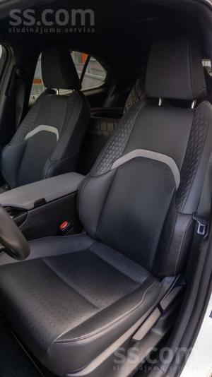 White Lexus UX 2021 in Riga, with an engine capacity of 2.00 L and mileage of 56 thousand km for 25590 €, photo 28 on AUTOMOTO.COM.LV