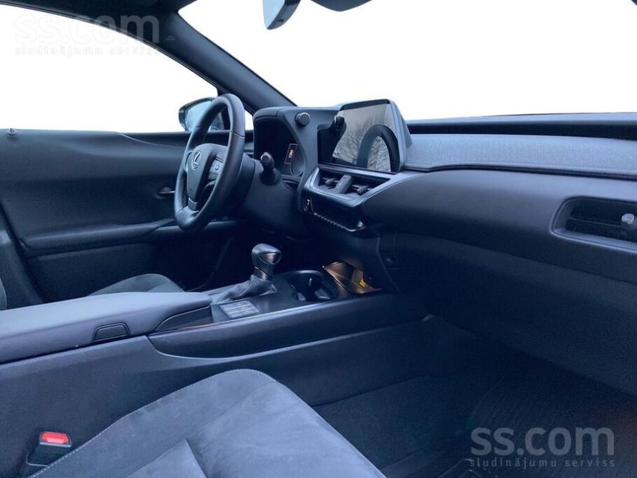 Balts Lexus UX 2023 Rīga, ar dzinēja tilpumu 2.00 L un nobraukumu 22 tūkst. km par 34900 €, foto 7 vietnē AUTOMOTO.COM.LV