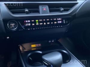 Белый Лексус UX 2023 в Рига, объемом двигателя 2.00 л и пробегом 22 тыс. км за 34900 €, фото 21 на AUTOMOTO.COM.LV