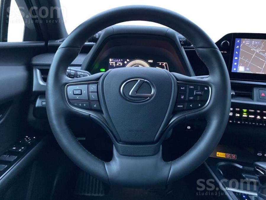 White Lexus UX 2023 in Riga, with an engine capacity of 2.00 L and mileage of 22 thousand km for 34900 €, photo 13 on AUTOMOTO.COM.LV