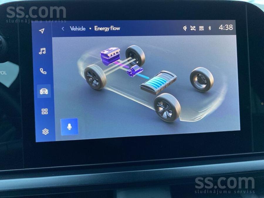 White Lexus UX 2023 in Riga, with an engine capacity of 2.00 L and mileage of 22 thousand km for 34900 €, photo 15 on AUTOMOTO.COM.LV