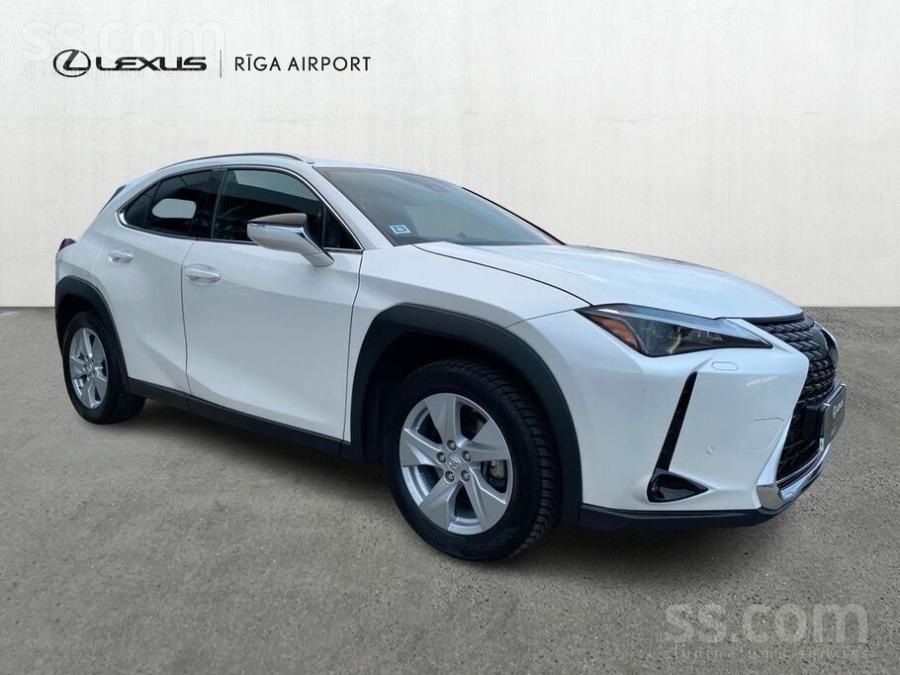 White Lexus UX 2023 in Riga, with an engine capacity of 2.00 L and mileage of 22 thousand km for 34900 €, photo 19 on AUTOMOTO.COM.LV