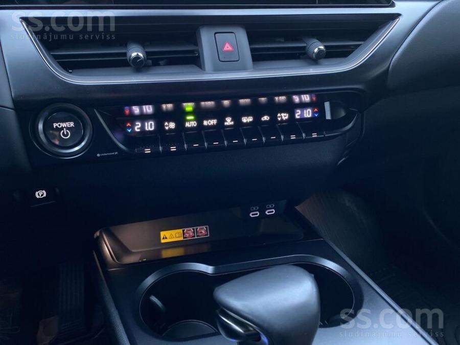 White Lexus UX 2023 in Riga, with an engine capacity of 2.00 L and mileage of 22 thousand km for 34900 €, photo 21 on AUTOMOTO.COM.LV