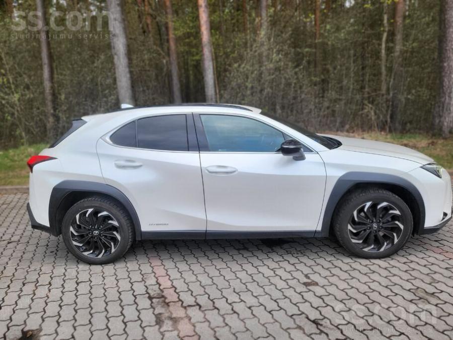 Balts Lexus UX 2021 Rīga, ar dzinēja tilpumu 2.00 L un nobraukumu 63 tūkst. km par 25500 €, foto 4 vietnē AUTOMOTO.COM.LV