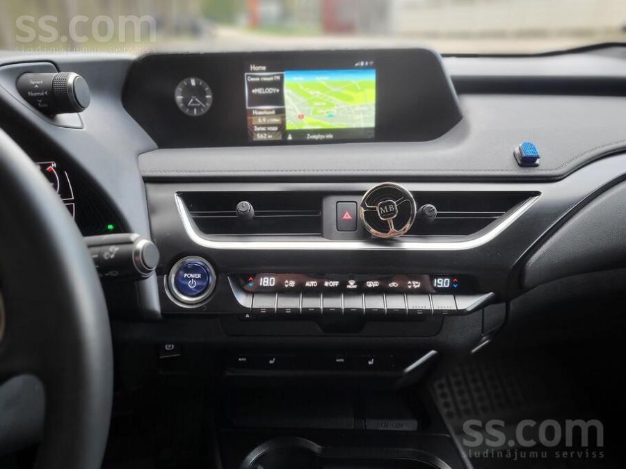 Balts Lexus UX 2021 Rīga, ar dzinēja tilpumu 2.00 L un nobraukumu 63 tūkst. km par 25500 €, foto 8 vietnē AUTOMOTO.COM.LV