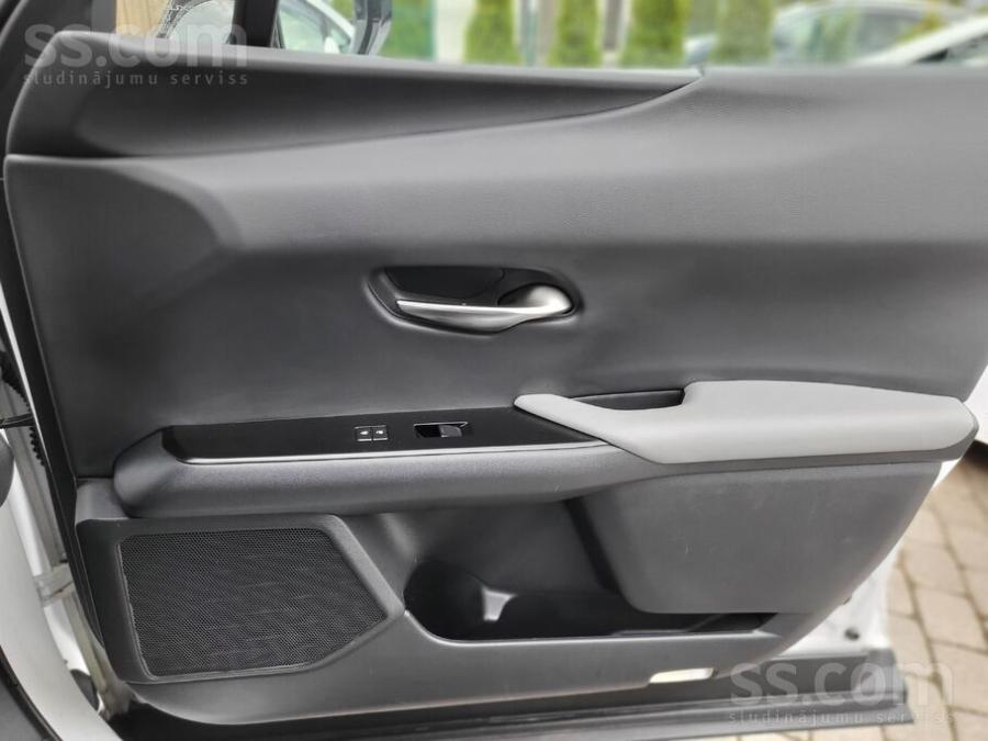 Balts Lexus UX 2021 Rīga, ar dzinēja tilpumu 2.00 L un nobraukumu 63 tūkst. km par 25500 €, foto 10 vietnē AUTOMOTO.COM.LV