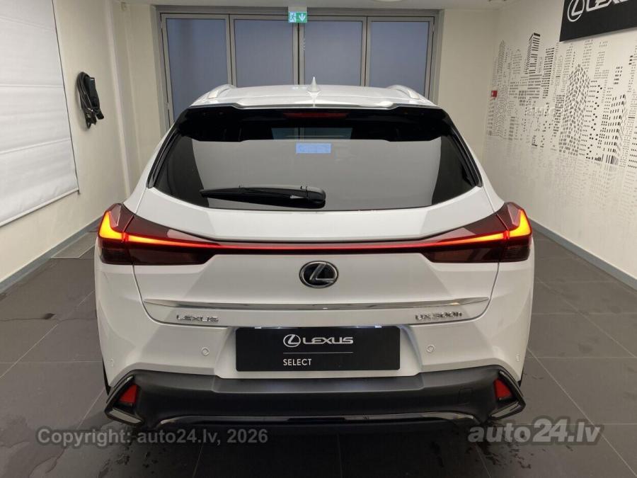 White Lexus UX 2025 in Tallinn, with an engine capacity of 2.00 L and mileage of 7 thousand km for 46900 €, photo 3 on AUTOMOTO.COM.LV