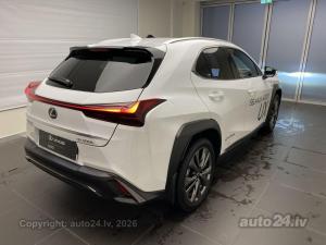 White Lexus UX 2025 in Tallinn, with an engine capacity of 2.00 L and mileage of 7 thousand km for 46900 €, photo 6 on AUTOMOTO.COM.LV