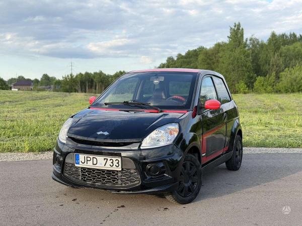 Melns Ligier Ixo 2012 Alīta, ar dzinēja tilpumu 0.48 L un nobraukumu 96 tūkst. km par 4200 €, foto 1 vietnē AUTOMOTO.COM.LV