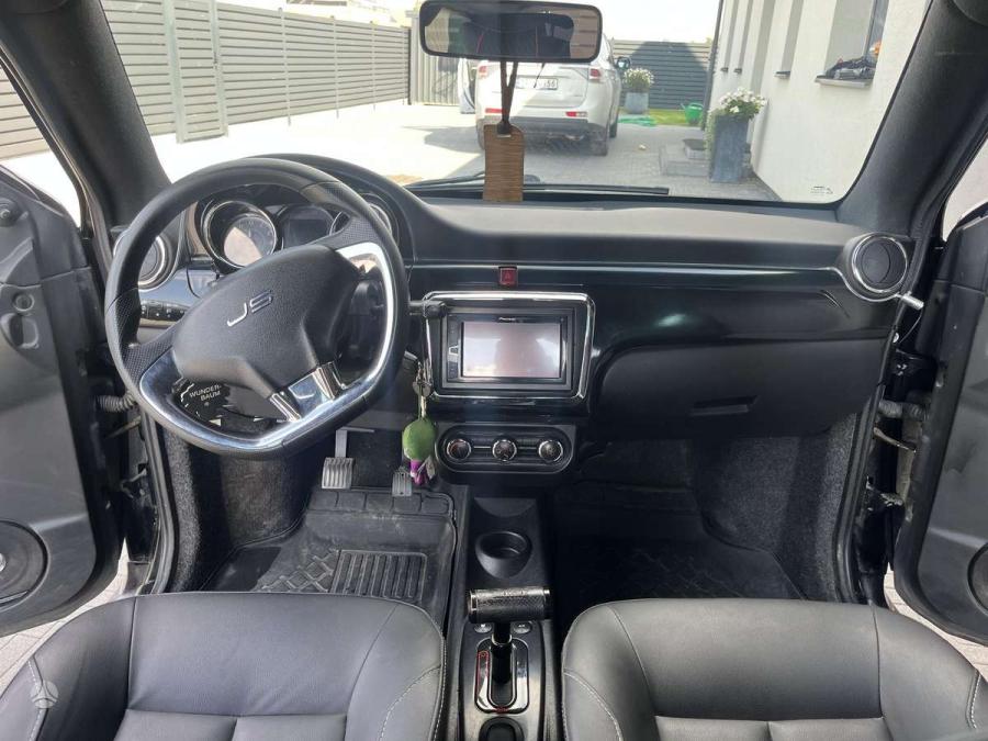 Black Ligier JS 50 2018 in Kaunas, with an engine capacity of 0.50 L and mileage of 30 thousand km for 6500 €, photo 10 on AUTOMOTO.COM.LV