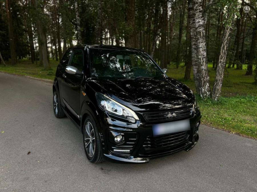 Black Ligier JS 50 2018 in Panevezys, with an engine capacity of 0.49 L and mileage of 31 thousand km for 8499 €, photo 4 on AUTOMOTO.COM.LV