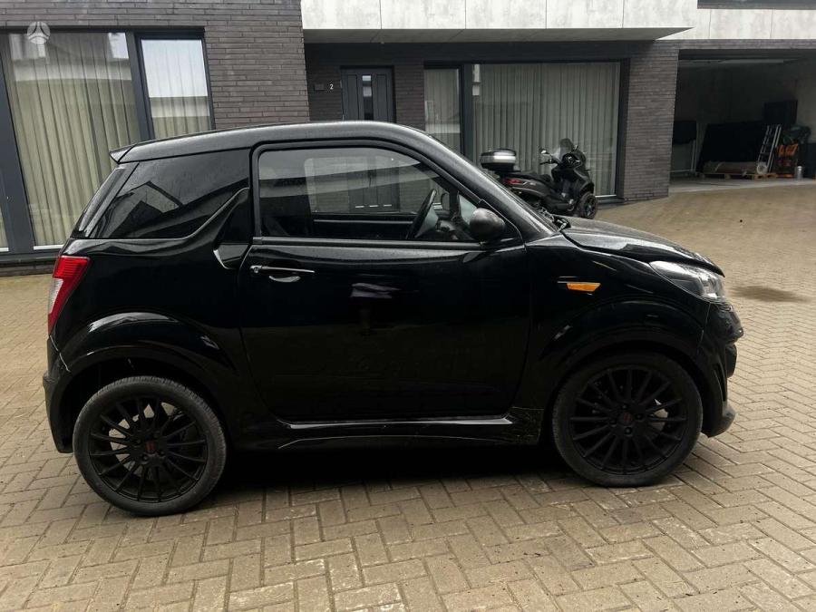 Black Ligier JS 50 2019 in Vilnius, with an engine capacity of 0.49 L and mileage of 11 thousand km for 8990 €, photo 6 on AUTOMOTO.COM.LV