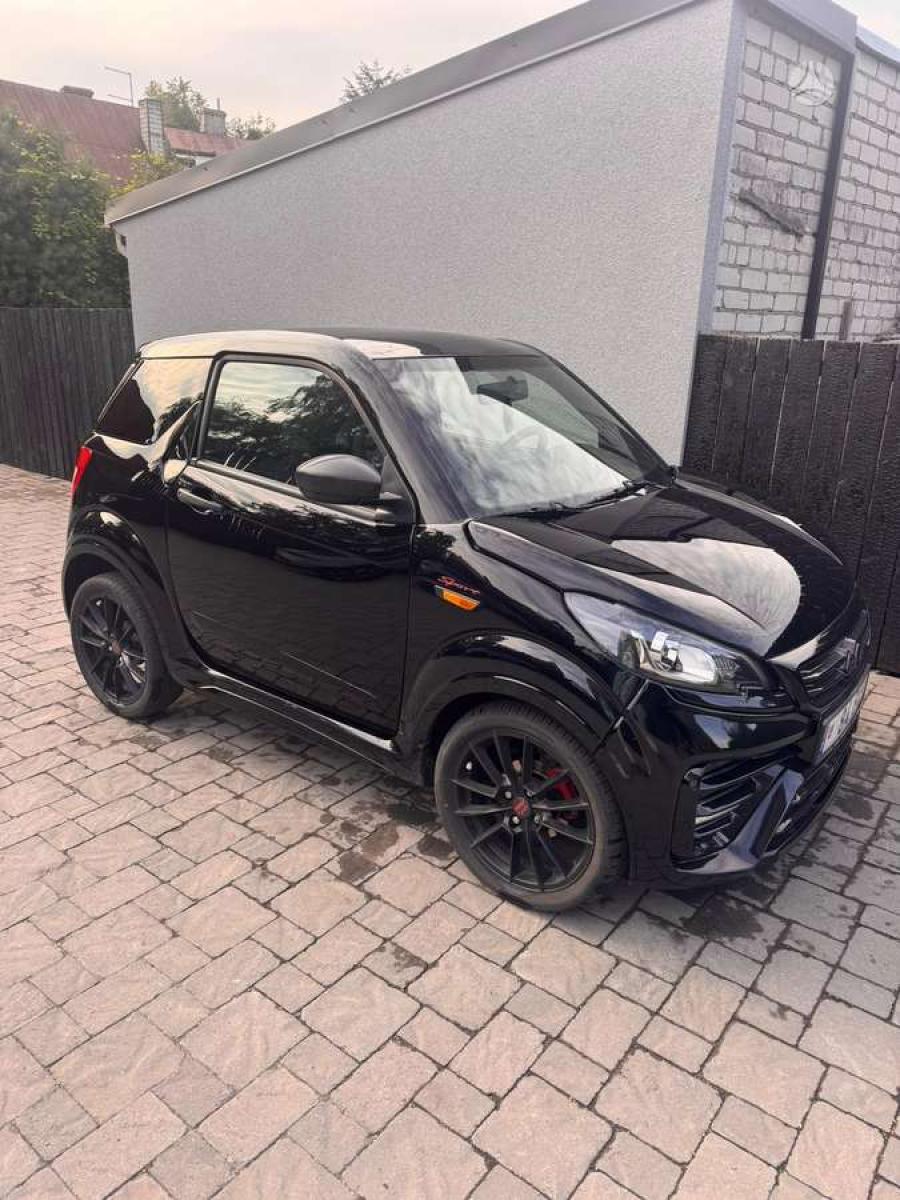 Black Ligier JS 50 2023 in Kaunas, with an engine capacity of 0.50 L and mileage of 30 thousand km for 13500 €, photo 1 on AUTOMOTO.COM.LV