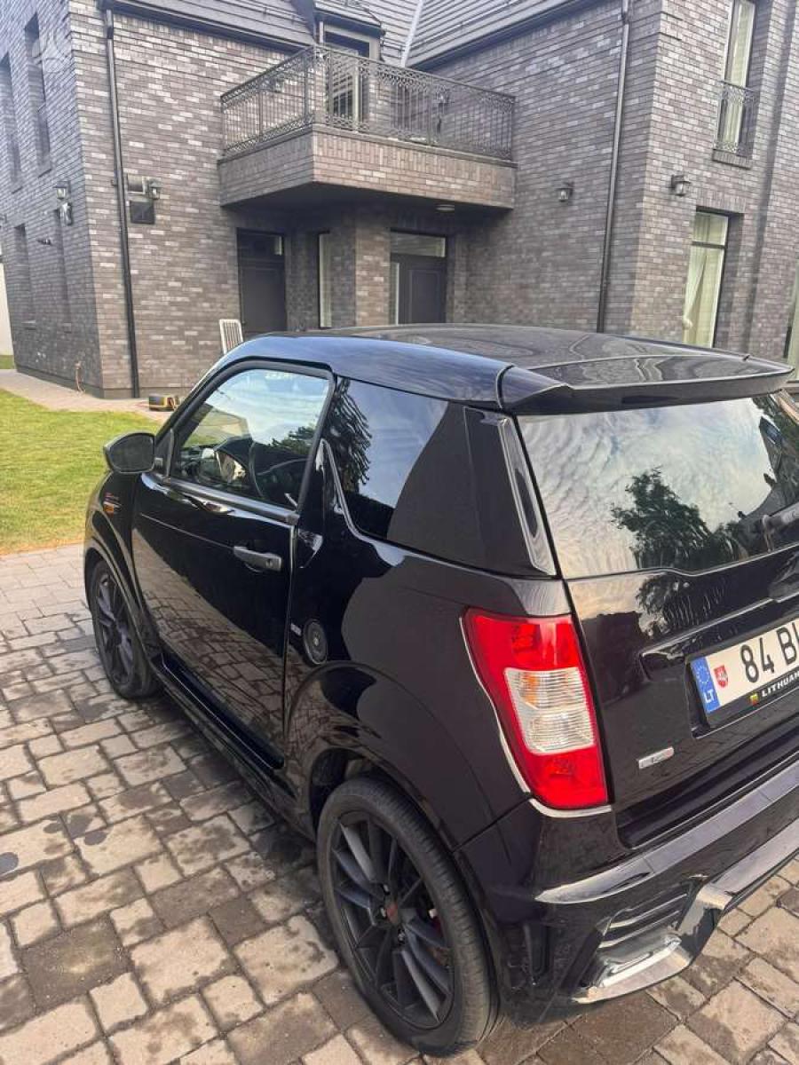 Black Ligier JS 50 2023 in Kaunas, with an engine capacity of 0.50 L and mileage of 30 thousand km for 13500 €, photo 9 on AUTOMOTO.COM.LV