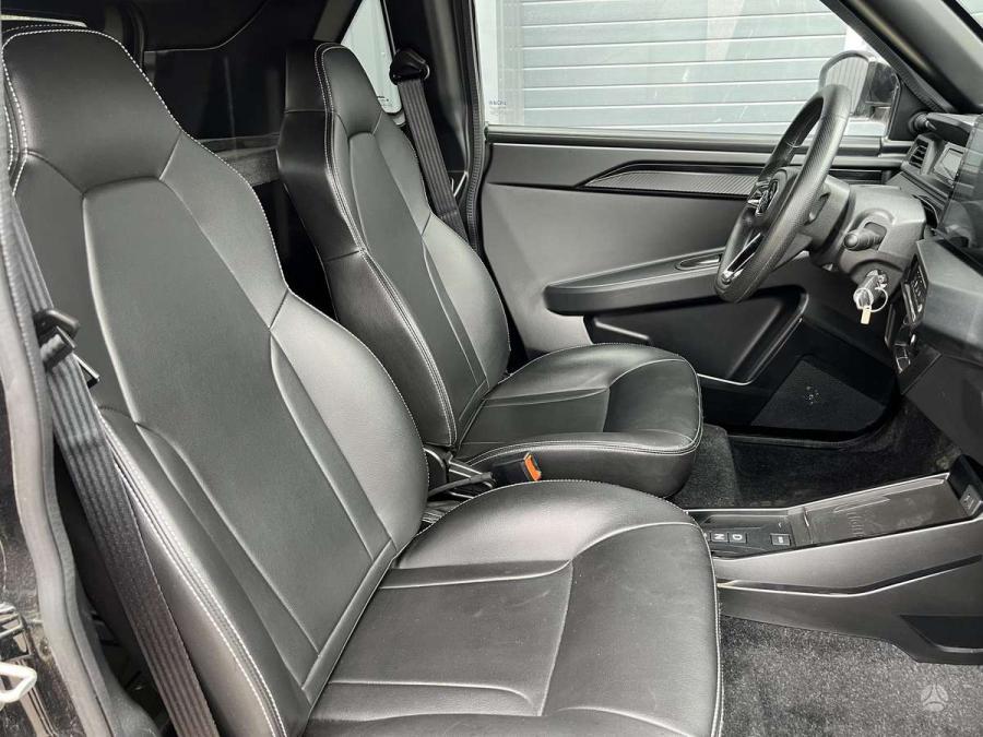 Melns Ligier JS 50 2025 Alīta, ar dzinēja tilpumu 0.00 L un nobraukumu 2 tūkst. km par 11950 €, foto 18 vietnē AUTOMOTO.COM.LV