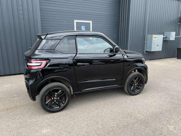 Melns Ligier JS 50 2025 Alīta, ar dzinēja tilpumu 0.00 L un nobraukumu 2 tūkst. km par 11600 €, foto 4 vietnē AUTOMOTO.COM.LV