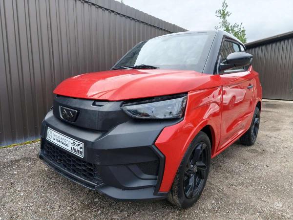Sarkans Ligier JS 50 2025 Kauņa, ar dzinēja tilpumu 0.50 L un nobraukumu 9 tūkst. km par 10700 €, foto 1 vietnē AUTOMOTO.COM.LV