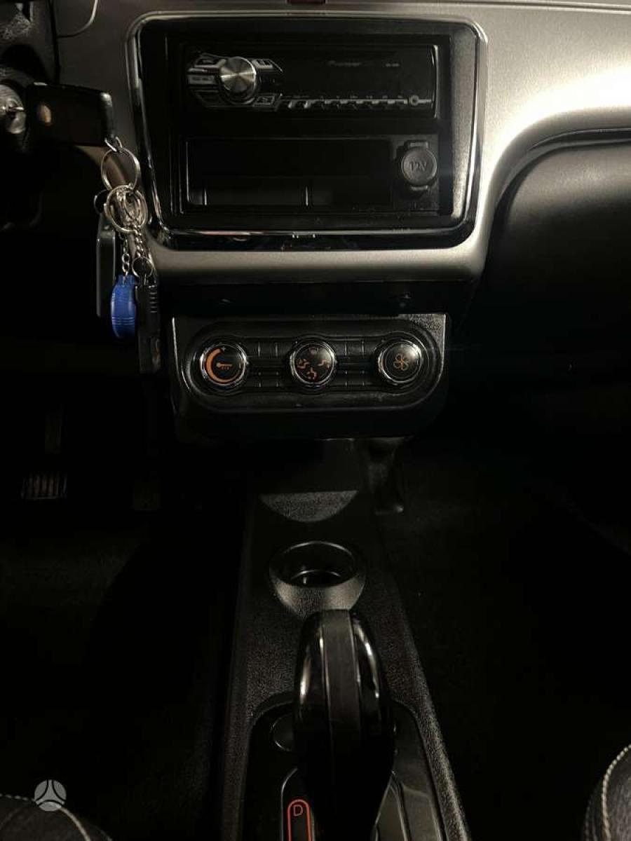 White Ligier JS 50 2018 in Alytus, with an engine capacity of 0.50 L and mileage of 47 thousand km for 7777 €, photo 12 on AUTOMOTO.COM.LV