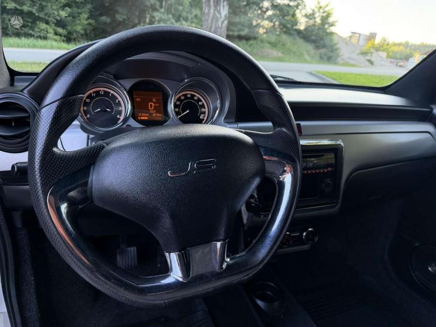 Balts Ligier JS 50 2018 Prienai, ar dzinēja tilpumu 0.50 L un nobraukumu 32 tūkst. km par 6350 €, foto 18 vietnē AUTOMOTO.COM.LV
