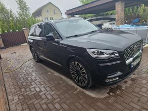 Melns Lincoln Aviator 2020 Viļņa, ar dzinēja tilpumu 3.00 L un nobraukumu 120 tūkst. km par 42500 €, foto  vietnē AUTOMOTO.COM.LV