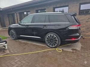Melns Lincoln Aviator 2020 Viļņa, ar dzinēja tilpumu 3.00 L un nobraukumu 120 tūkst. km par 42500 €, foto 4 vietnē AUTOMOTO.COM.LV