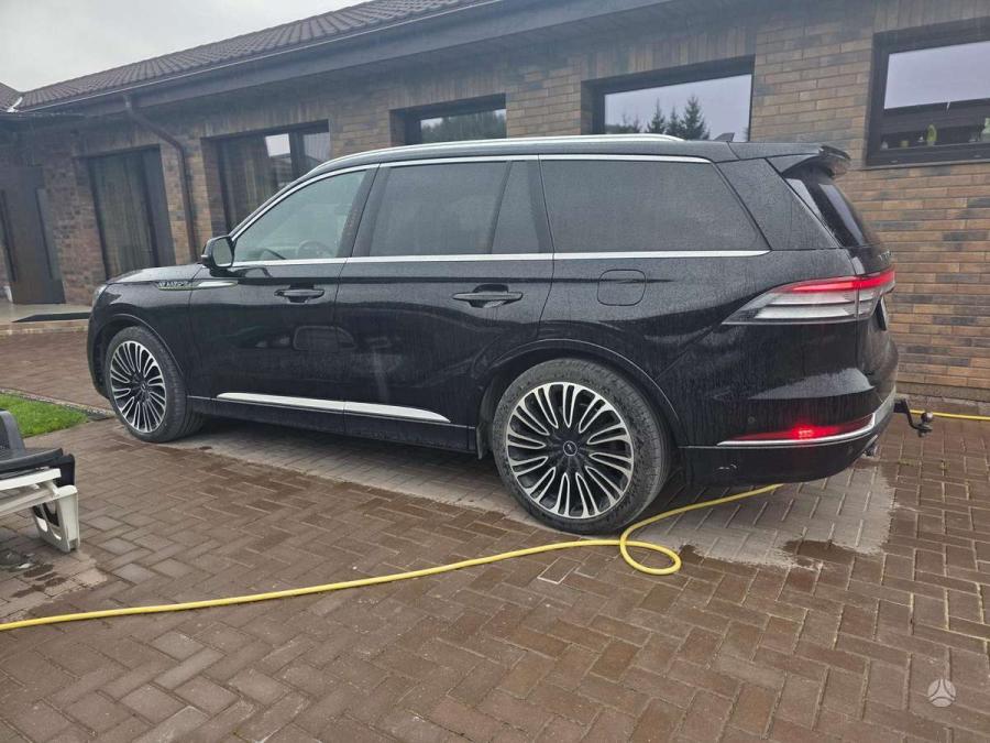 Melns Lincoln Aviator 2020 Viļņa, ar dzinēja tilpumu 3.00 L un nobraukumu 120 tūkst. km par 42500 €, foto 4 vietnē AUTOMOTO.COM.LV