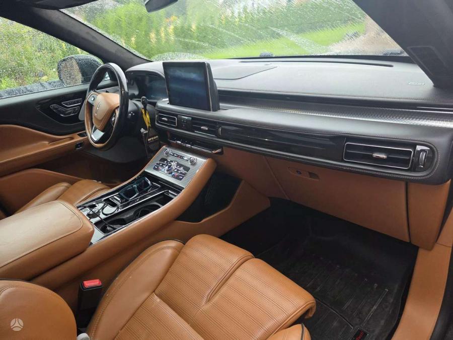 Melns Lincoln Aviator 2020 Viļņa, ar dzinēja tilpumu 3.00 L un nobraukumu 120 tūkst. km par 42500 €, foto 7 vietnē AUTOMOTO.COM.LV