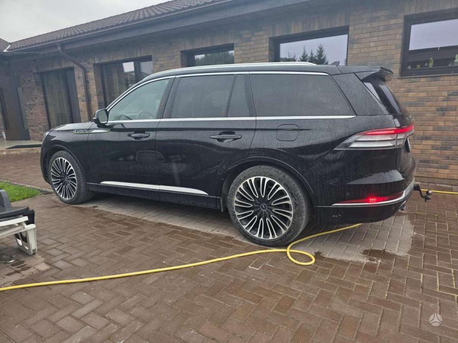 Melns Lincoln Aviator 2020 Viļņa, ar dzinēja tilpumu 3.00 L un nobraukumu 120 tūkst. km par 42500 €, foto 4 vietnē AUTOMOTO.COM.LV