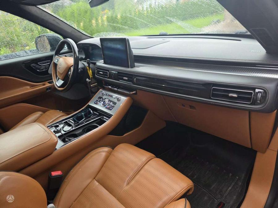 Melns Lincoln Aviator 2020 Viļņa, ar dzinēja tilpumu 3.00 L un nobraukumu 120 tūkst. km par 42500 €, foto 7 vietnē AUTOMOTO.COM.LV