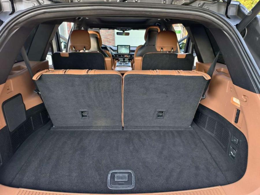 Melns Lincoln Aviator 2021 Šauļi, ar dzinēja tilpumu 3.00 L un nobraukumu 89 tūkst. km par 48500 €, foto 11 vietnē AUTOMOTO.COM.LV