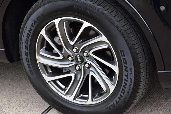 Black Lincoln Aviator 2023 in Vilnius, with an engine capacity of 3.00 L and mileage of 114 thousand km for 25990 €, photo 5 on AUTOMOTO.COM.LV