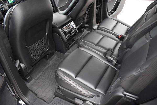 Black Lincoln Aviator 2023 in Vilnius, with an engine capacity of 3.00 L and mileage of 114 thousand km for 25990 €, photo 10 on AUTOMOTO.COM.LV